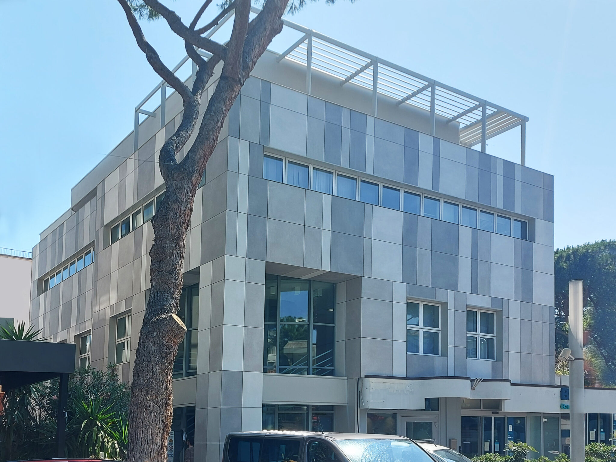 Imola Tecnica and the new face of the BPER building in Riccione - Imola ...